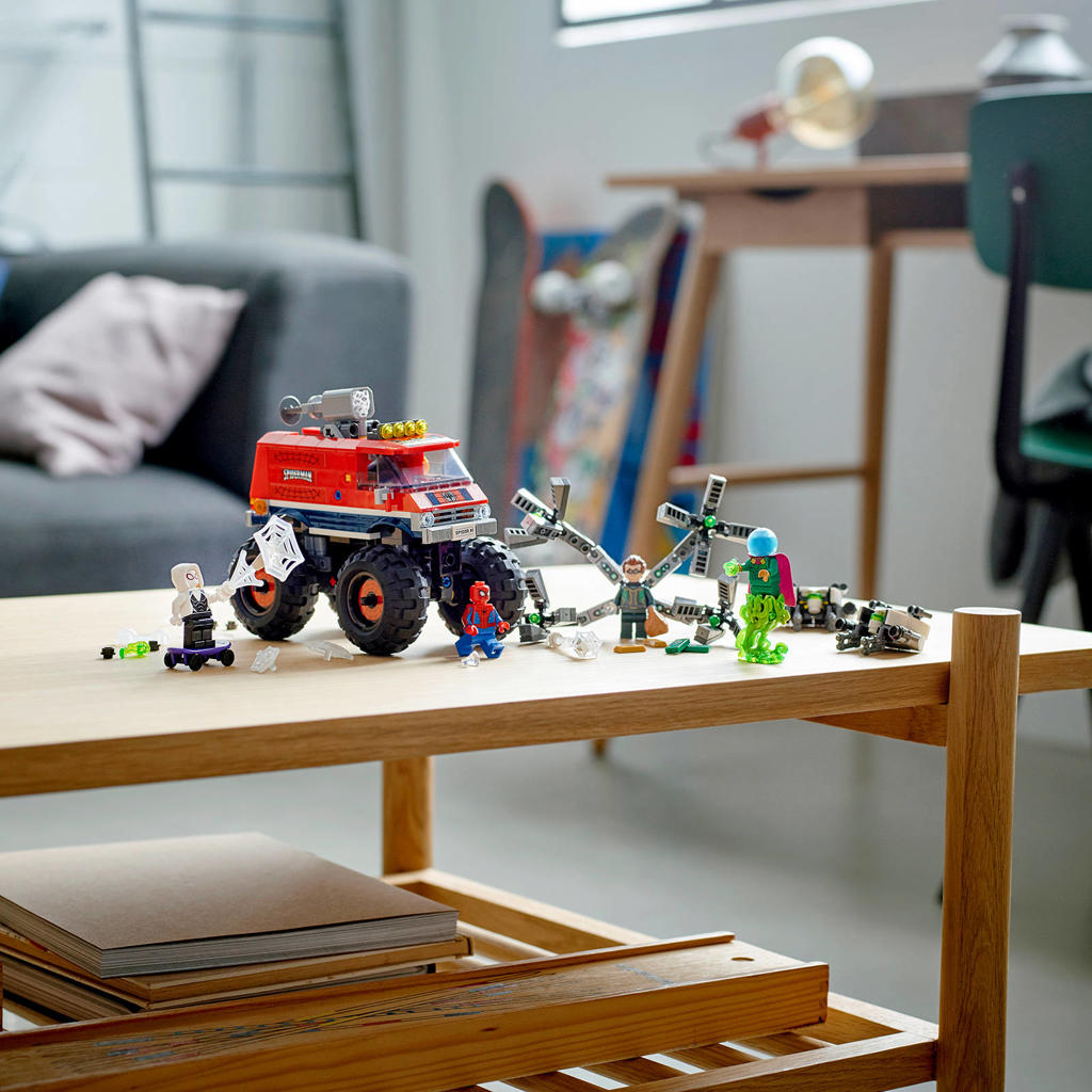 LEGO Super Heroes Spider-Man's Monstertruck vs. Mysterio 76174 | wehkamp