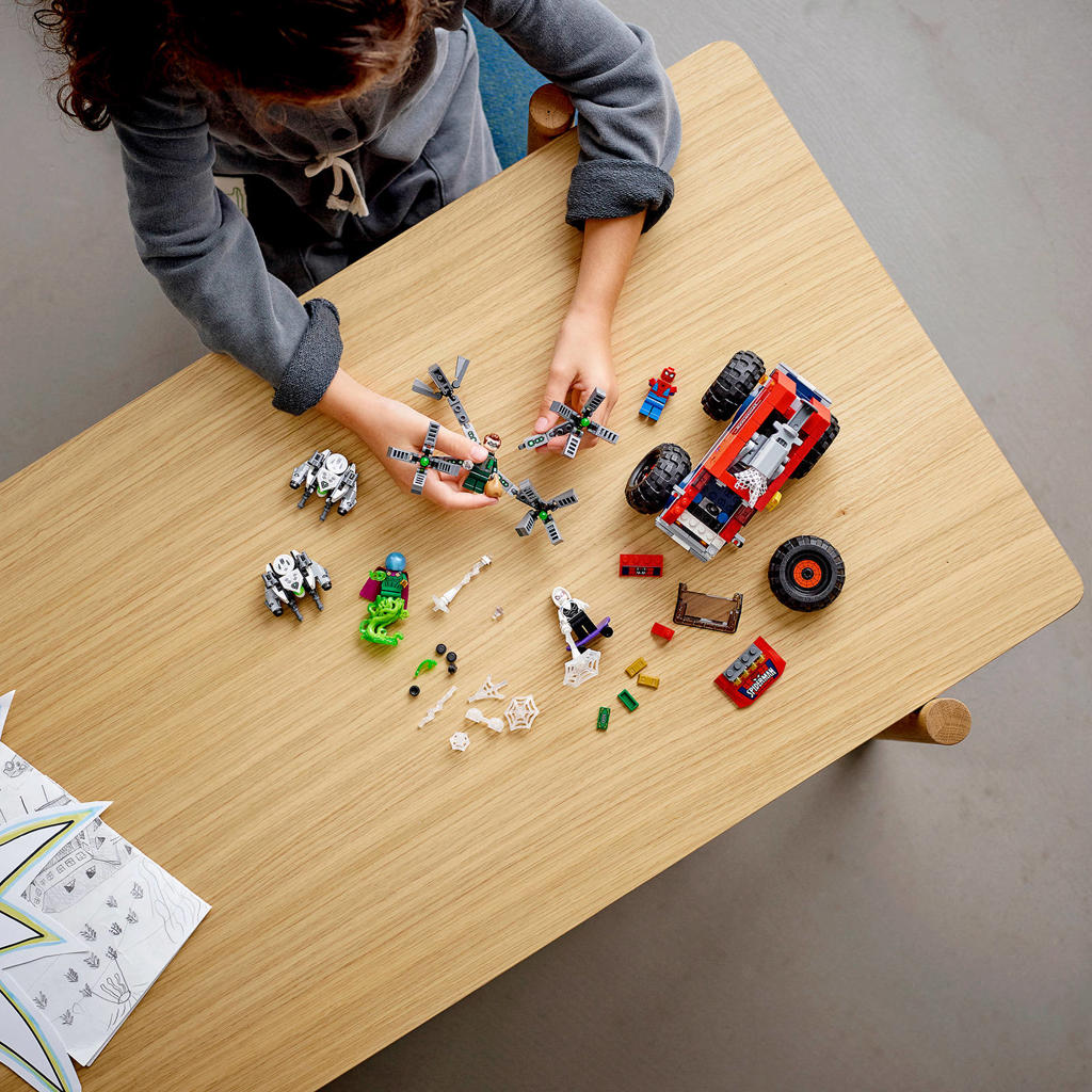 LEGO Super Heroes Spider-Man's Monstertruck vs. Mysterio 76174 | wehkamp