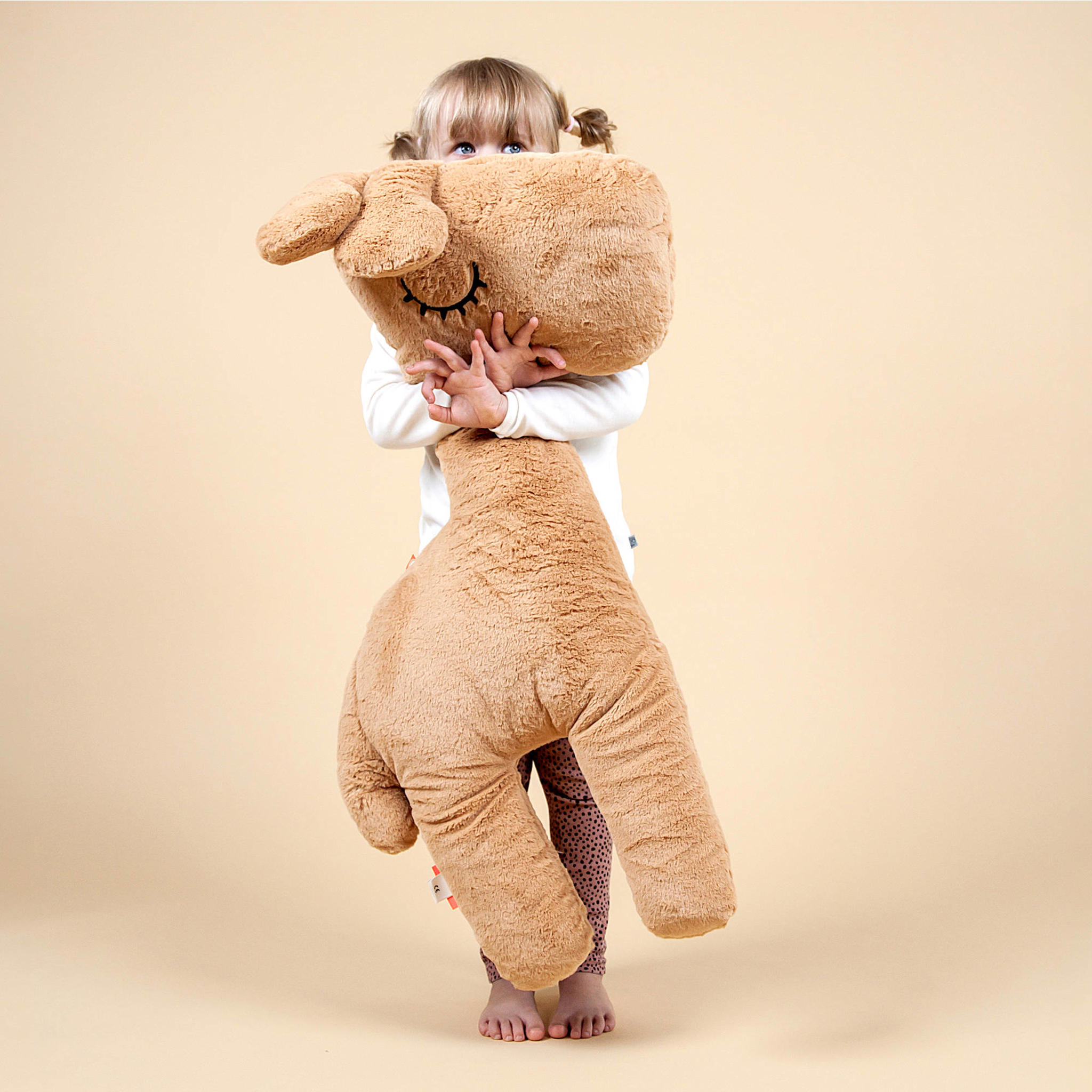 Done by Deer Cuddle friend Big Raffi Mustard knuffel 100 cm | wehkamp