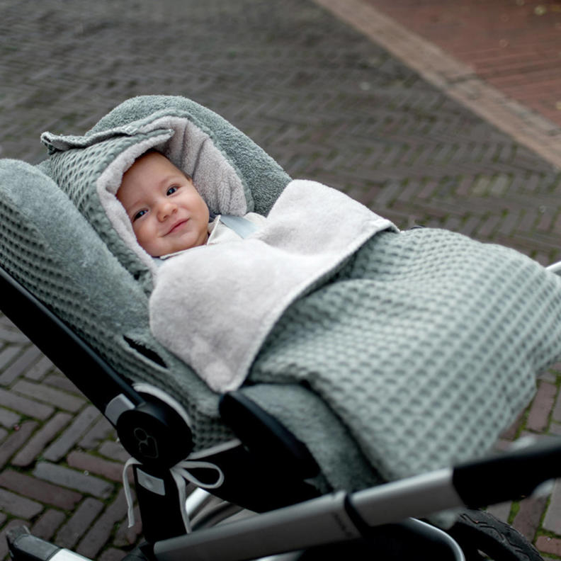 Koeka Oslo teddy autostoel voetenzak shadow green/soft sand | wehkamp