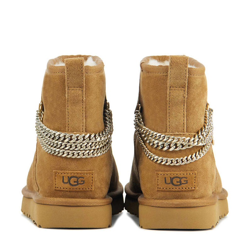 UGG Classic Mini Chains suède enkelboots bruin | wehkamp