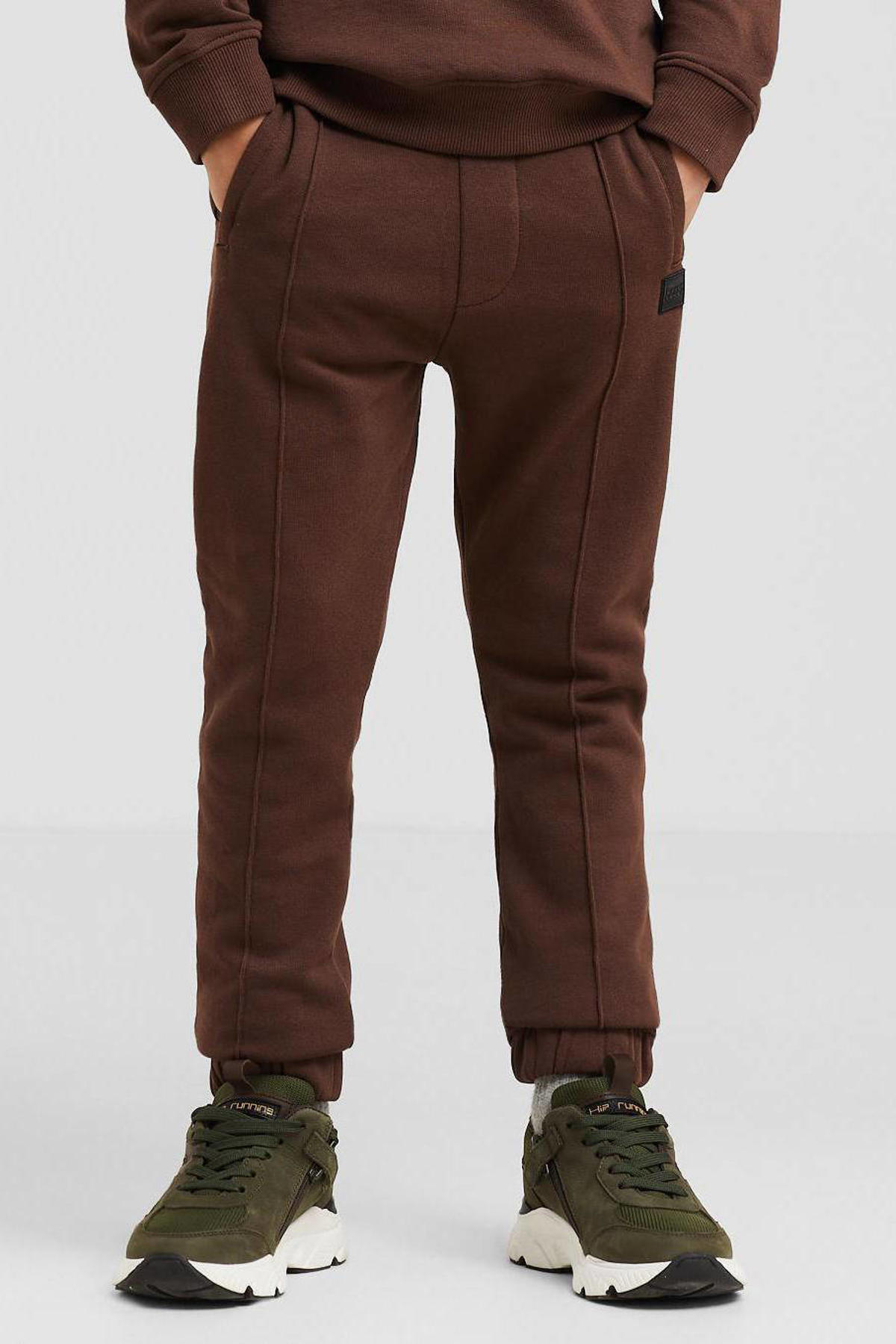 Daily7 slim fit joggingbroek van biologisch katoen donkerbruin | wehkamp