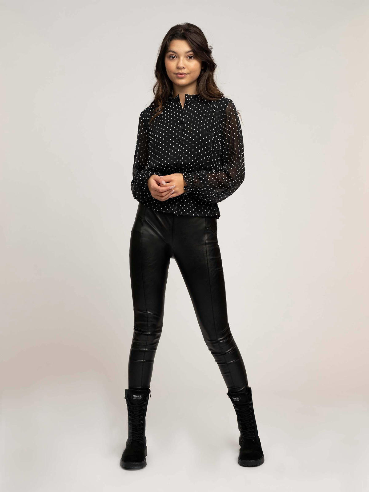 NIK&NIK top Romy met stippen en ruches zwart/wit | wehkamp