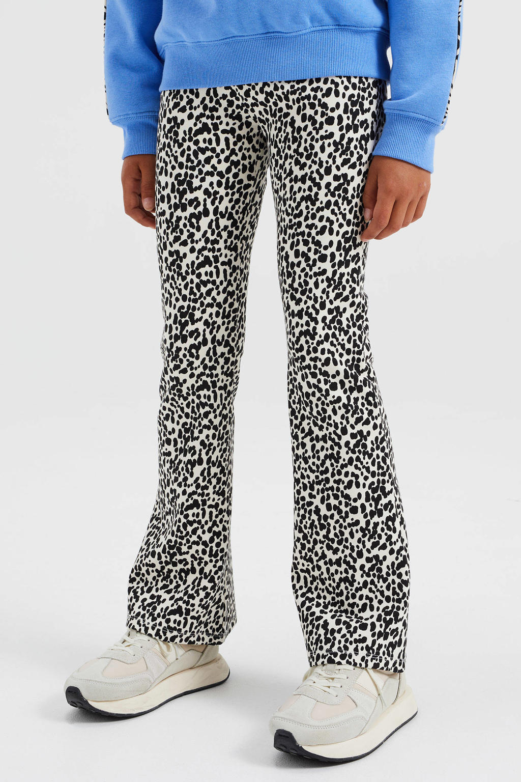 WE Fashion flared broek met dierenprint wit/zwart | wehkamp