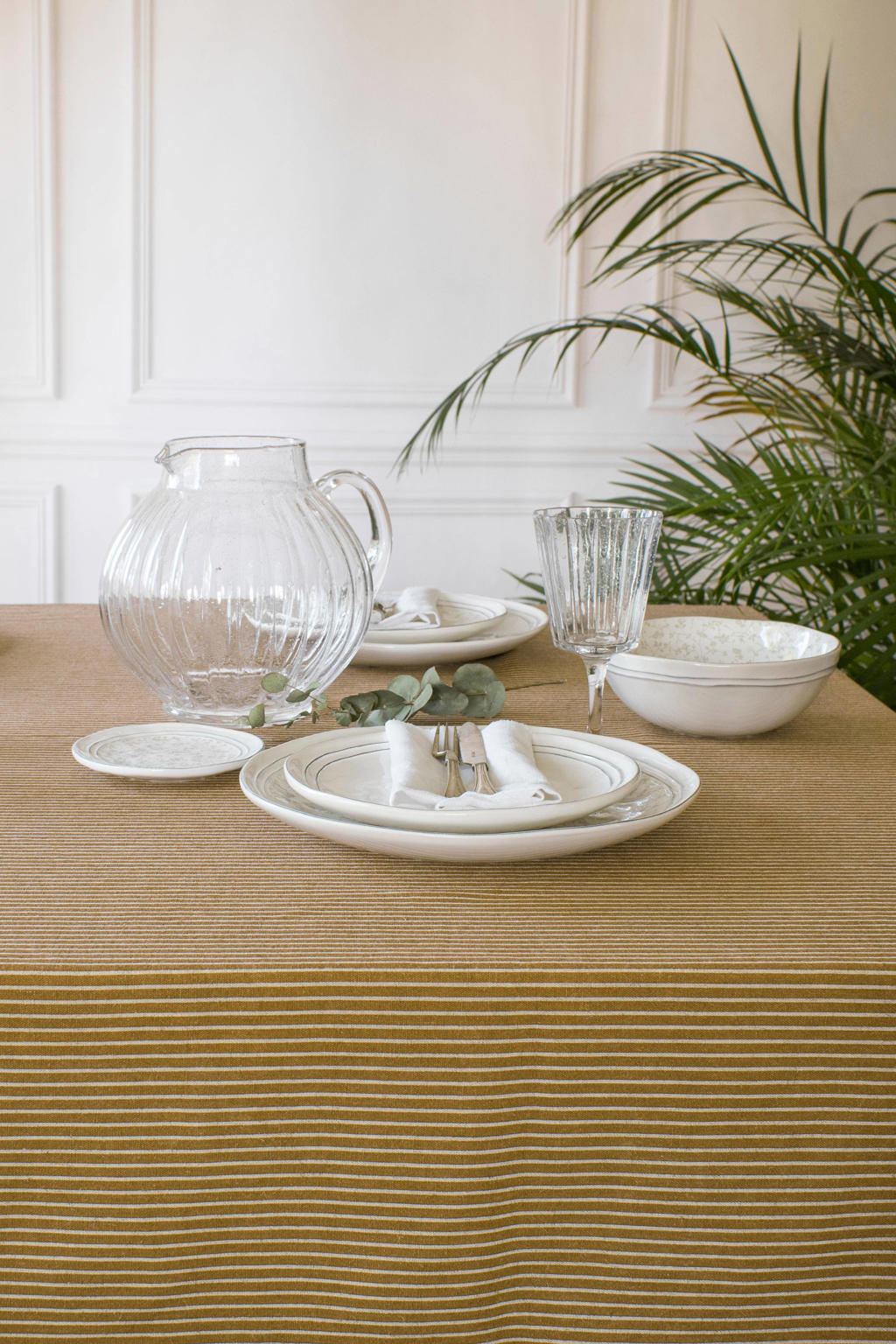 Laura Ashley Wild Clematis tafelkleed (140x240 cm) (dubbelzijdig) | wehkamp