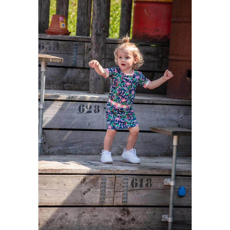 B.Nosy jurk met all over print donkerblauw/roze/groen | wehkamp