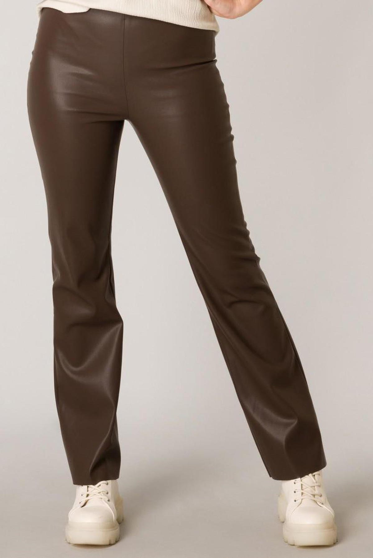 Yest imitatieleren flared broek donkerbruin | wehkamp