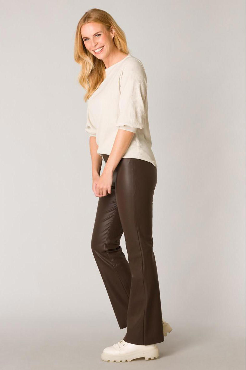 Yest imitatieleren flared broek donkerbruin | wehkamp