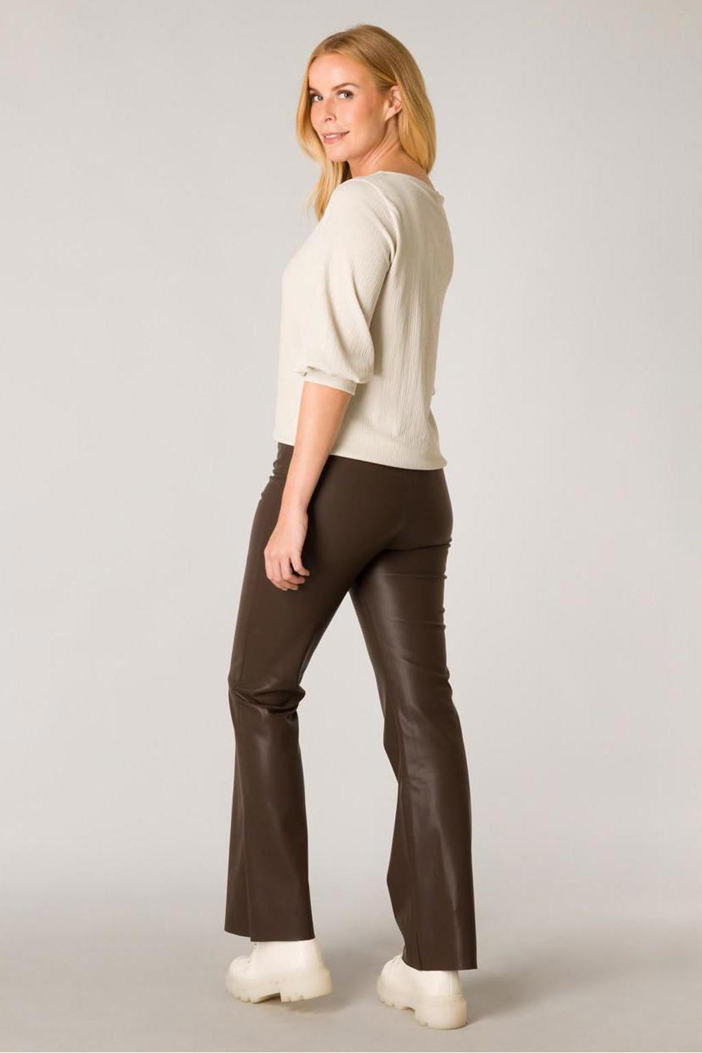 Yest imitatieleren flared broek donkerbruin | wehkamp