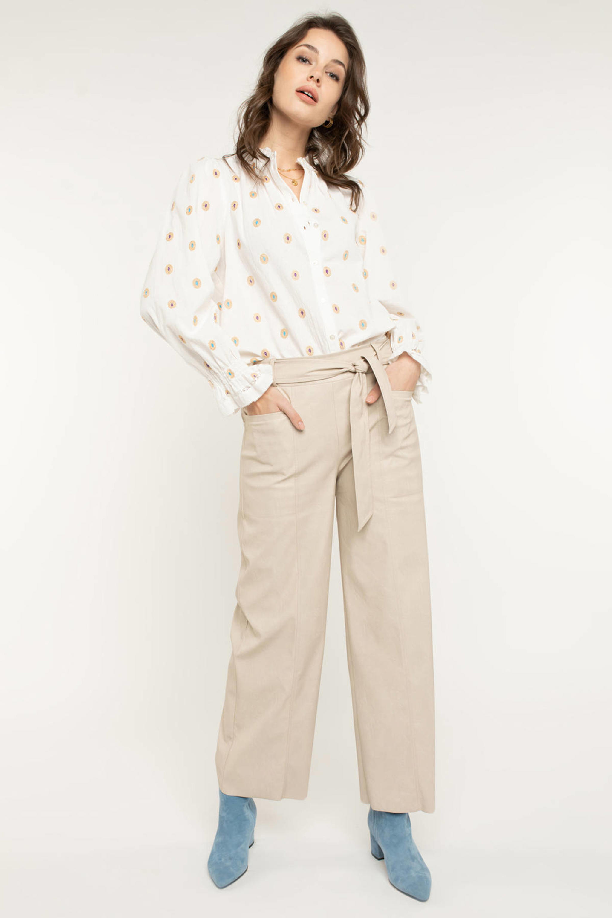 Anna by Anna van Toor geweven blouse met all over print en borduursels ...