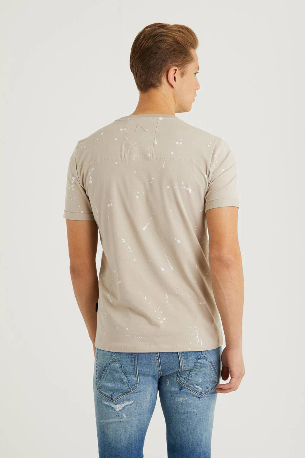 CHASIN' slim fit T-shirt Leon met all over print taupe | wehkamp