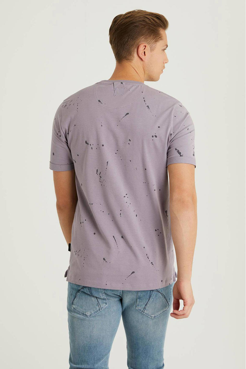 CHASIN' slim fit T-shirt Leon met all over print purple | wehkamp