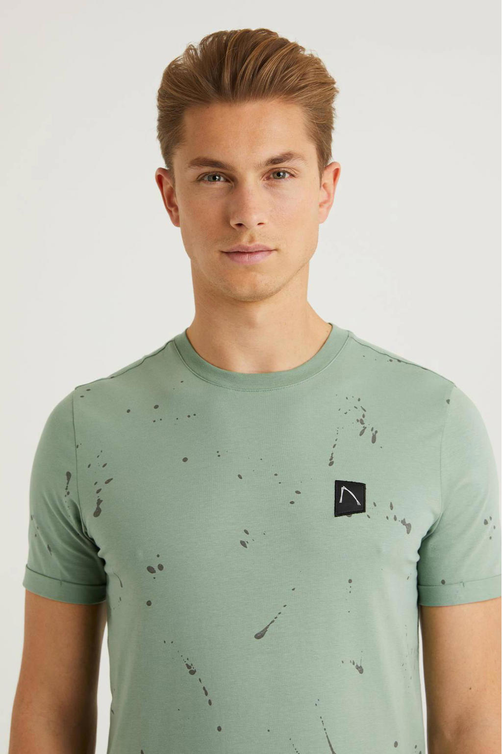 CHASIN' slim fit T-shirt Leon met all over print m. green | wehkamp