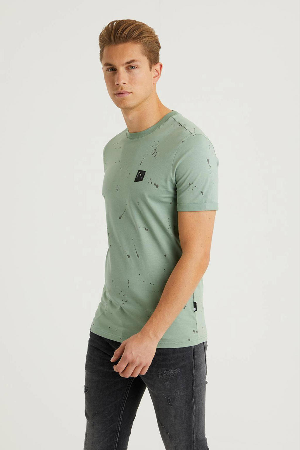 CHASIN' slim fit T-shirt Leon met all over print m. green | wehkamp