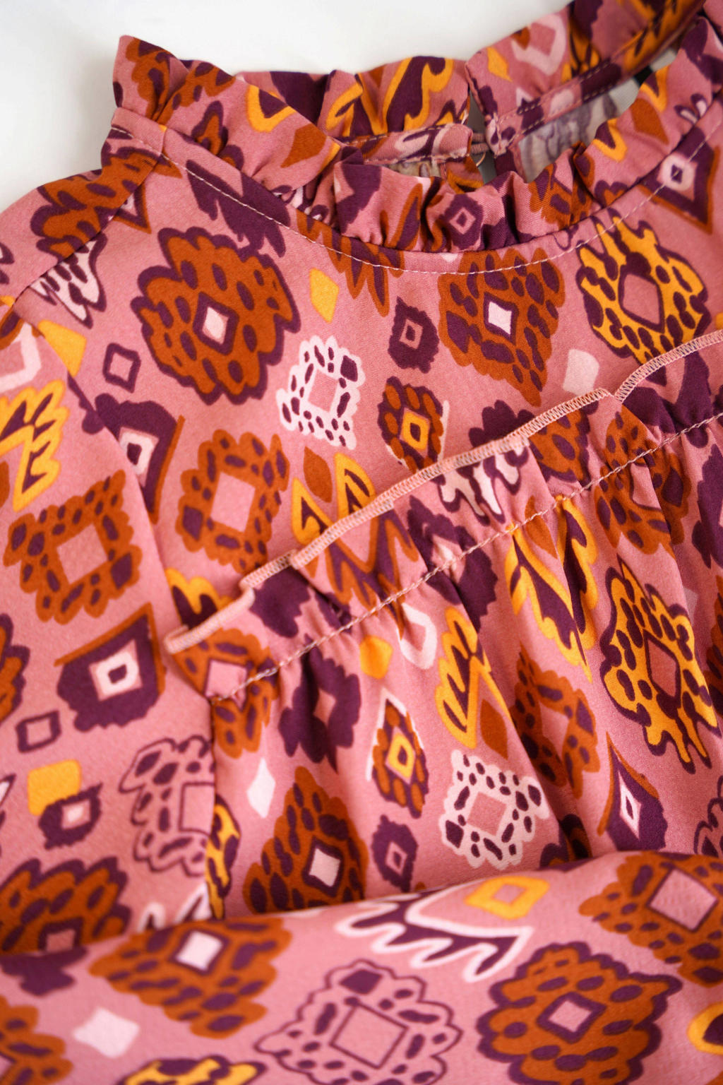 B.Nosy jurk B.PLEASANT met all over print roze/bruin/oker | wehkamp