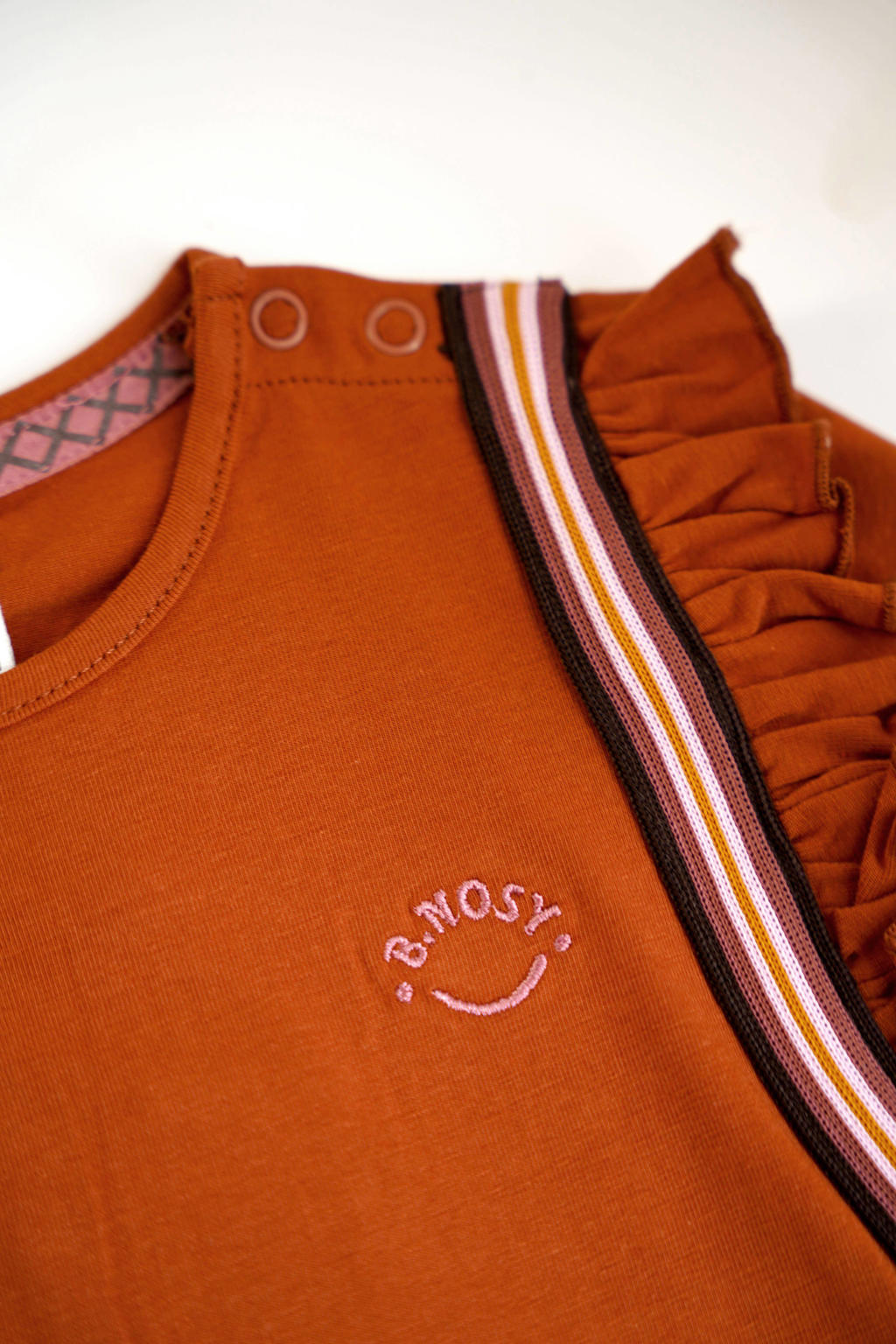 B.Nosy longsleeve B.PLEASANT met ruches bruin | wehkamp