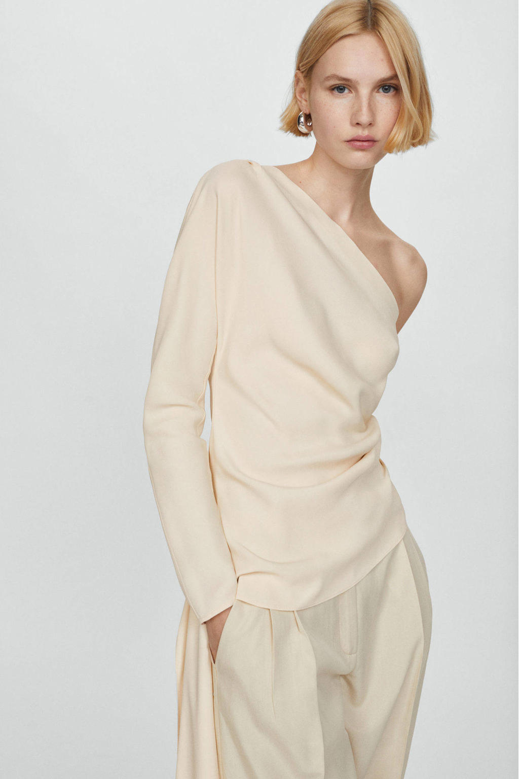 Mango one shouldertop ecru kopen? | Morgen in huis | wehkamp
