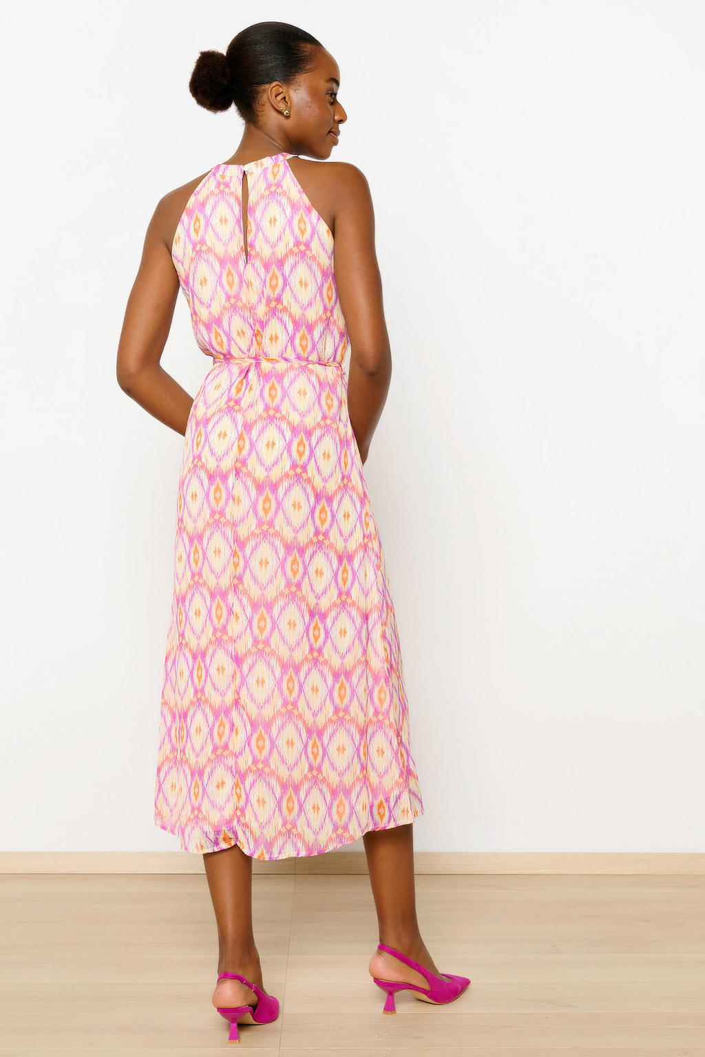 LOLALIZA halter jurk met all over print en open detail roze/paars/beige | wehkamp