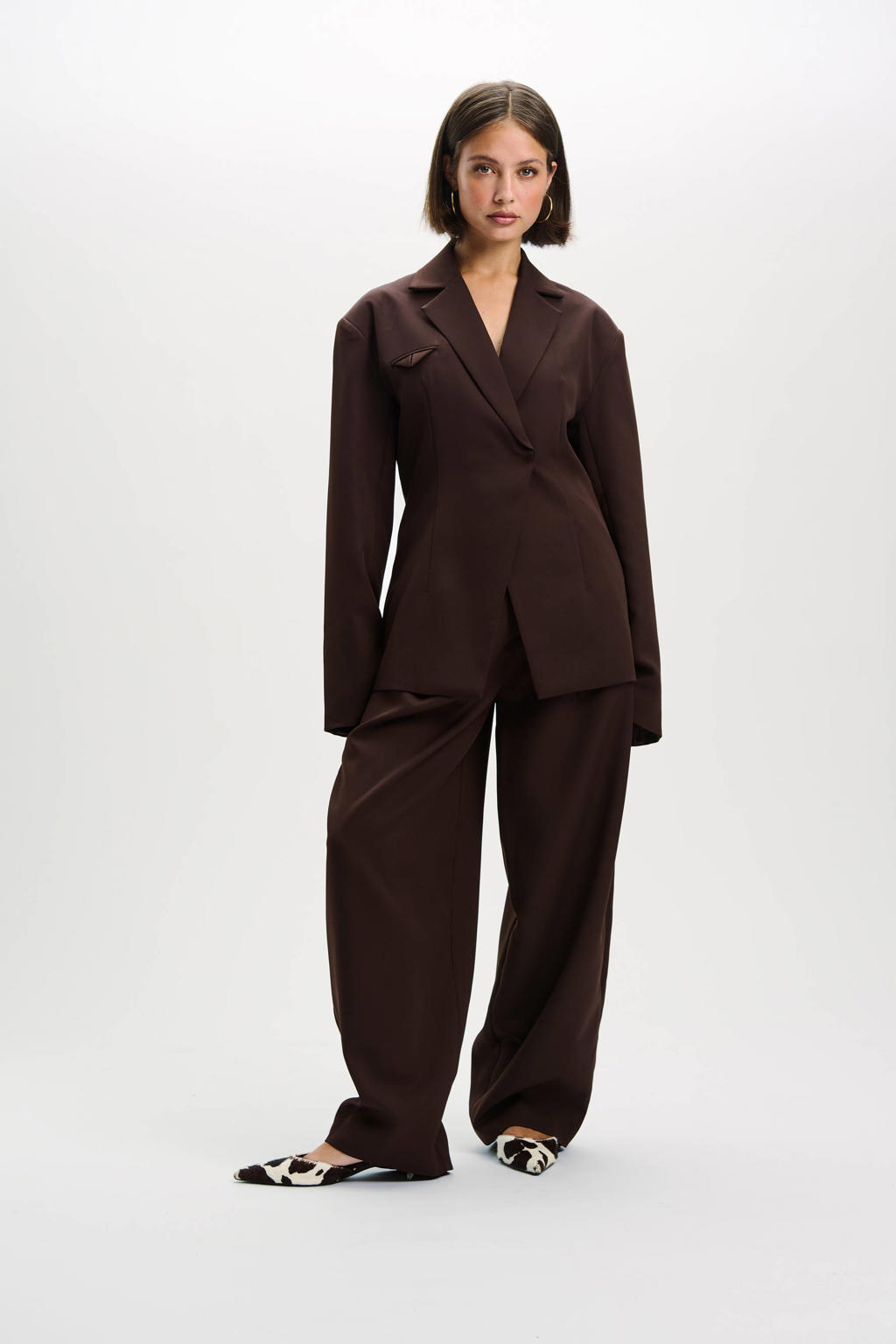 Refined Department barrel low waist pantalon donkerbruin | wehkamp