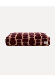 Dogguo Hondenkussen STAPLE-STONES-BED-PEACH/BORDEAUX-XL | wehkamp